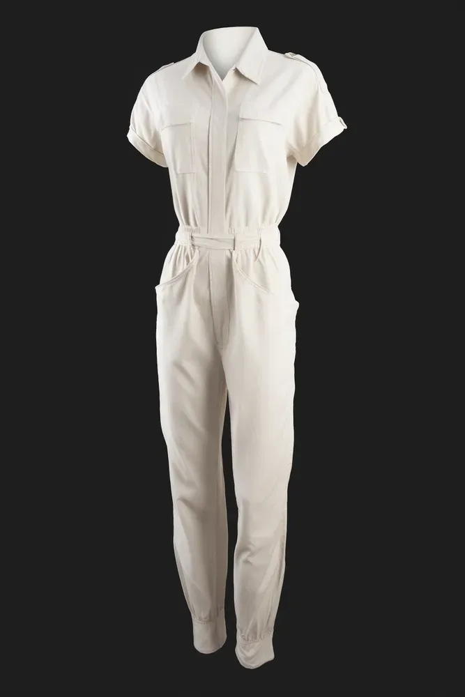 Consistent Clothing For Mockups Midjourney Prompt | PromptBase